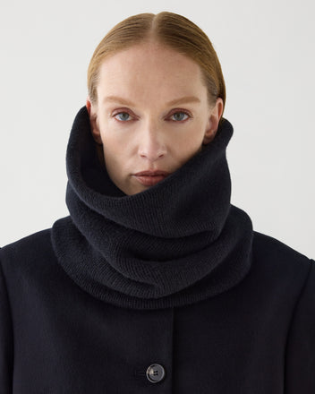 Veronica de Piante Fleur Snood in Wool Cashmere, Black - Made in Italy ...